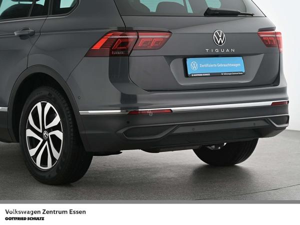 Pelēks Volkswagen Tiguan 2022 Kauņa, ar dzinēja tilpumu 2.00 L un nobraukumu 52 tūkst. km par 31423 €, foto 7 vietnē AUTOMOTO.COM.LV