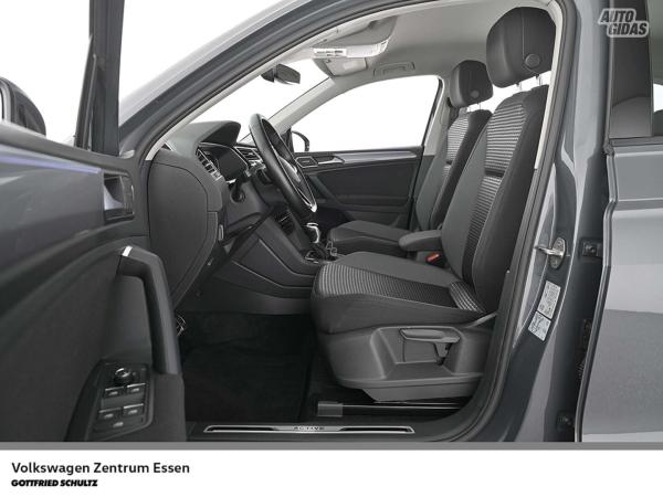 Pelēks Volkswagen Tiguan 2022 Kauņa, ar dzinēja tilpumu 2.00 L un nobraukumu 52 tūkst. km par 31423 €, foto 10 vietnē AUTOMOTO.COM.LV