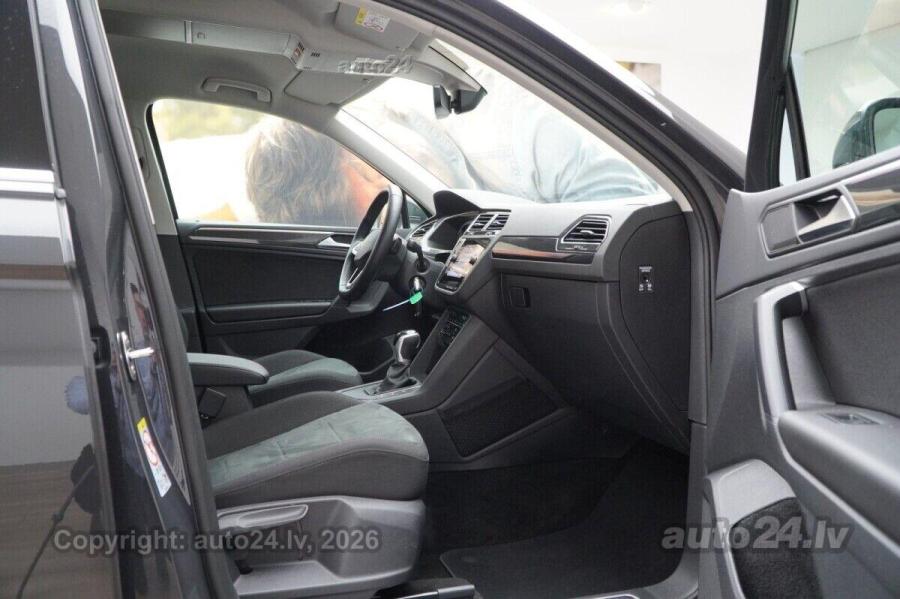 Pelēks Volkswagen Tiguan 2022 Tallina, ar dzinēja tilpumu 1.50 L un nobraukumu 160 tūkst. km par 31150 €, foto 8 vietnē AUTOMOTO.COM.LV