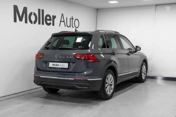 Pelēks Volkswagen Tiguan 2022 Viļņa, ar dzinēja tilpumu 1.50 L un nobraukumu 136 tūkst. km par 18600 €, foto 4 vietnē AUTOMOTO.COM.LV