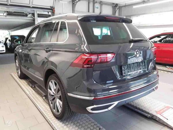 Grey Volkswagen Tiguan 2022 in Vilnius, with an engine capacity of 1.40 L and mileage of 155 thousand km for 24750 €, photo 3 on AUTOMOTO.COM.LV