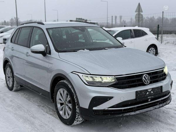 Pelēks Volkswagen Tiguan 2022 Viļņa, ar dzinēja tilpumu 1.50 L un nobraukumu 111 tūkst. km par 17600 €, foto 3 vietnē AUTOMOTO.COM.LV