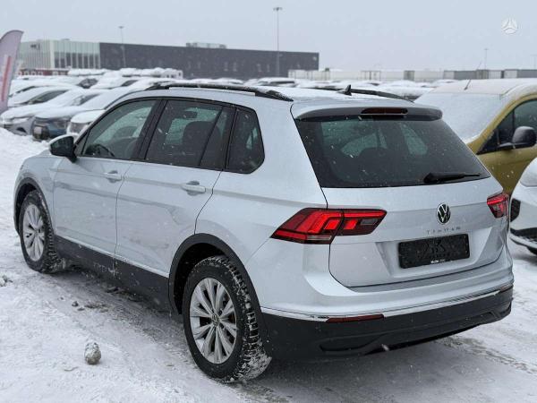 Pelēks Volkswagen Tiguan 2022 Viļņa, ar dzinēja tilpumu 1.50 L un nobraukumu 111 tūkst. km par 17600 €, foto 6 vietnē AUTOMOTO.COM.LV