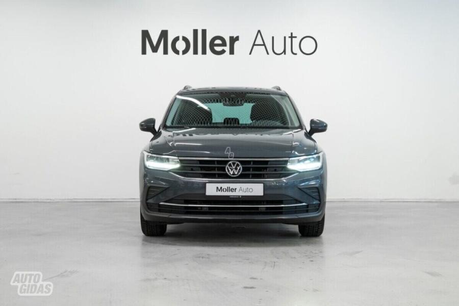 Pelēks Volkswagen Tiguan 2022 Viļņa, ar dzinēja tilpumu 1.50 L un nobraukumu 68 tūkst. km par 22700 €, foto 5 vietnē AUTOMOTO.COM.LV