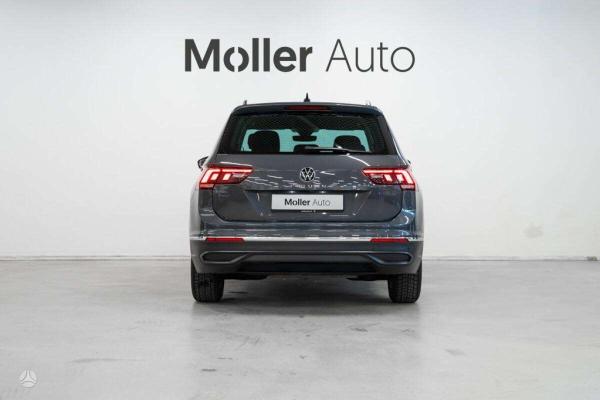 Pelēks Volkswagen Tiguan 2022 Viļņa, ar dzinēja tilpumu 1.50 L un nobraukumu 68 tūkst. km par 22700 €, foto 6 vietnē AUTOMOTO.COM.LV