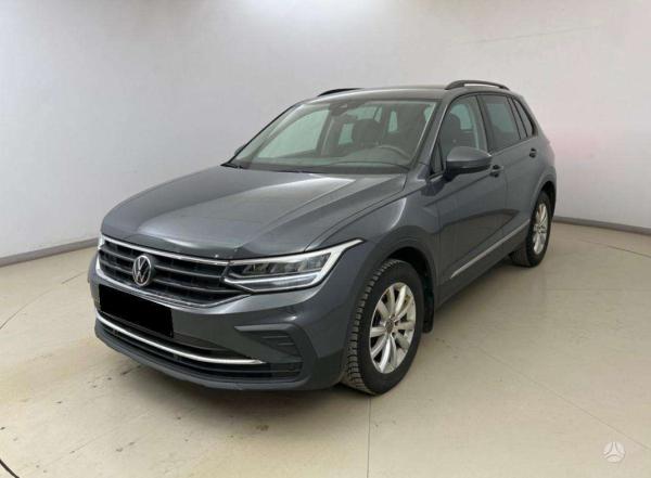 Grey Volkswagen Tiguan 2022 in Vilnius, with an engine capacity of 1.50 L and mileage of 122 thousand km for 20994 €, photo 1 on AUTOMOTO.COM.LV