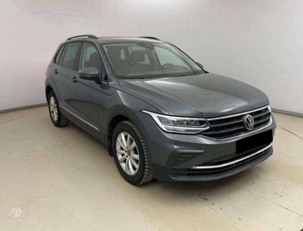 Grey Volkswagen Tiguan 2022 in Vilnius, with an engine capacity of 1.50 L and mileage of 122 thousand km for 20994 €, photo 3 on AUTOMOTO.COM.LV