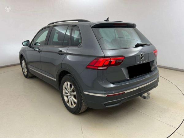 Grey Volkswagen Tiguan 2022 in Vilnius, with an engine capacity of 1.50 L and mileage of 122 thousand km for 20994 €, photo 4 on AUTOMOTO.COM.LV
