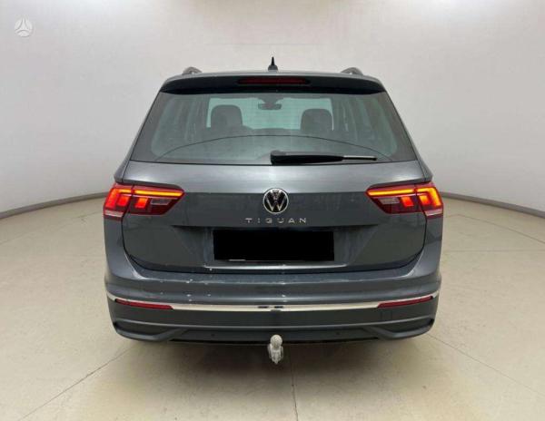 Grey Volkswagen Tiguan 2022 in Vilnius, with an engine capacity of 1.50 L and mileage of 122 thousand km for 20994 €, photo 6 on AUTOMOTO.COM.LV
