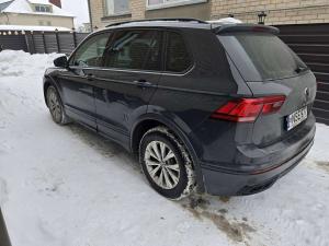 Pelēks Volkswagen Tiguan 2022 Šauļi, ar dzinēja tilpumu 1.50 L un nobraukumu 60 tūkst. km par 22200 €, foto 2 vietnē AUTOMOTO.COM.LV