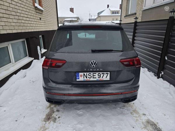 Grey Volkswagen Tiguan 2022 in Siauliai, with an engine capacity of 1.50 L and mileage of 60 thousand km for 22200 €, photo 3 on AUTOMOTO.COM.LV