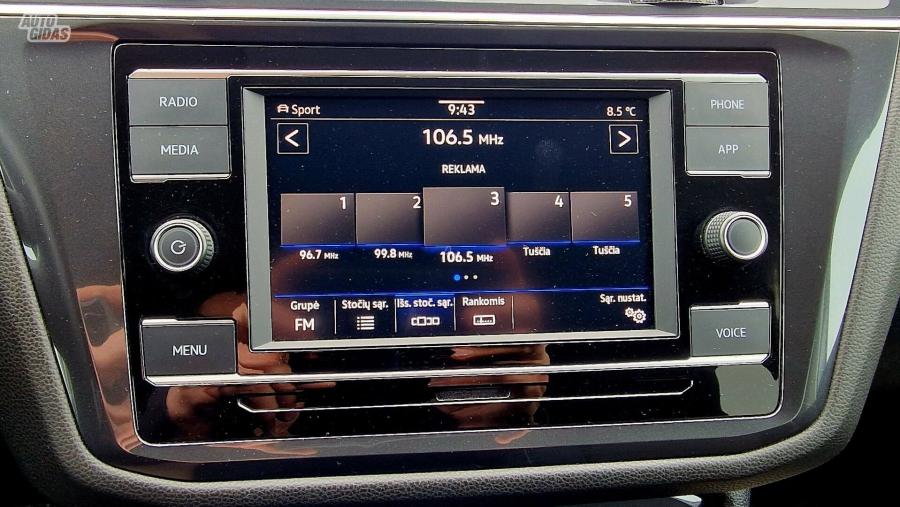 Grey Volkswagen Tiguan 2022 in Kretinga, with an engine capacity of 2.00 L and mileage of 87 thousand km for 19999 €, photo 17 on AUTOMOTO.COM.LV