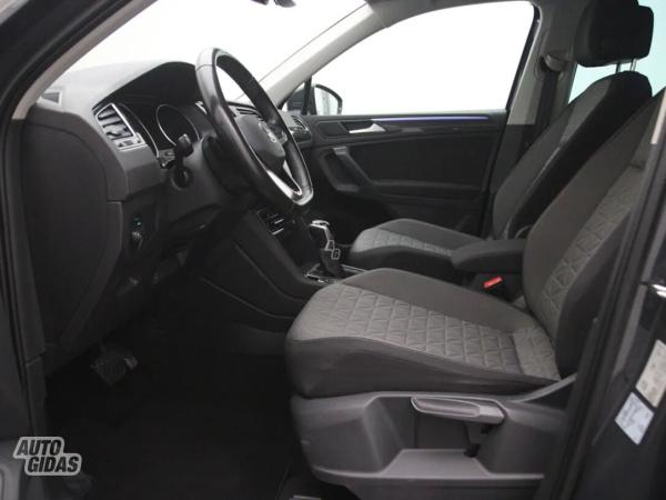 Grey Volkswagen Tiguan 2022 in Vilnius, with an engine capacity of 2.00 L and mileage of 171 thousand km for 22399 €, photo 4 on AUTOMOTO.COM.LV
