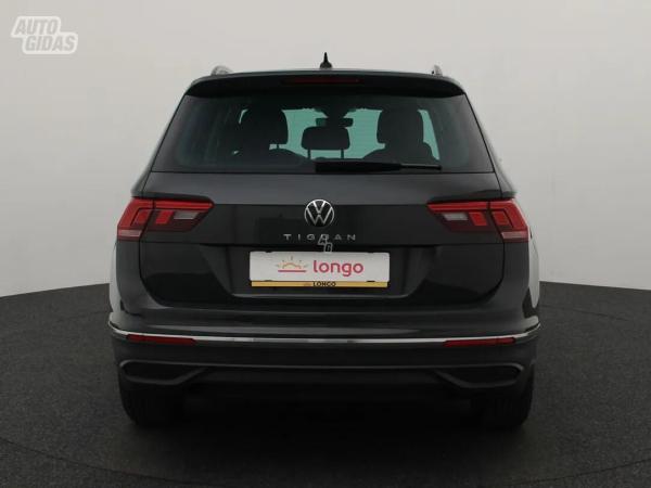 Grey Volkswagen Tiguan 2022 in Vilnius, with an engine capacity of 2.00 L and mileage of 171 thousand km for 22399 €, photo 5 on AUTOMOTO.COM.LV