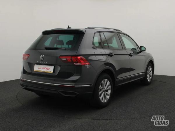 Grey Volkswagen Tiguan 2022 in Vilnius, with an engine capacity of 2.00 L and mileage of 171 thousand km for 22399 €, photo 8 on AUTOMOTO.COM.LV