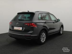 Pelēks Volkswagen Tiguan 2022 Viļņa, ar dzinēja tilpumu 2.00 L un nobraukumu 171 tūkst. km par 22399 €, foto 8 vietnē AUTOMOTO.COM.LV