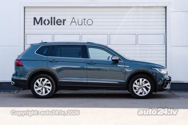 Grey Volkswagen Tiguan 2022 in Riga, with an engine capacity of 1.50 L and mileage of 92 thousand km for 25950 €, photo 5 on AUTOMOTO.COM.LV