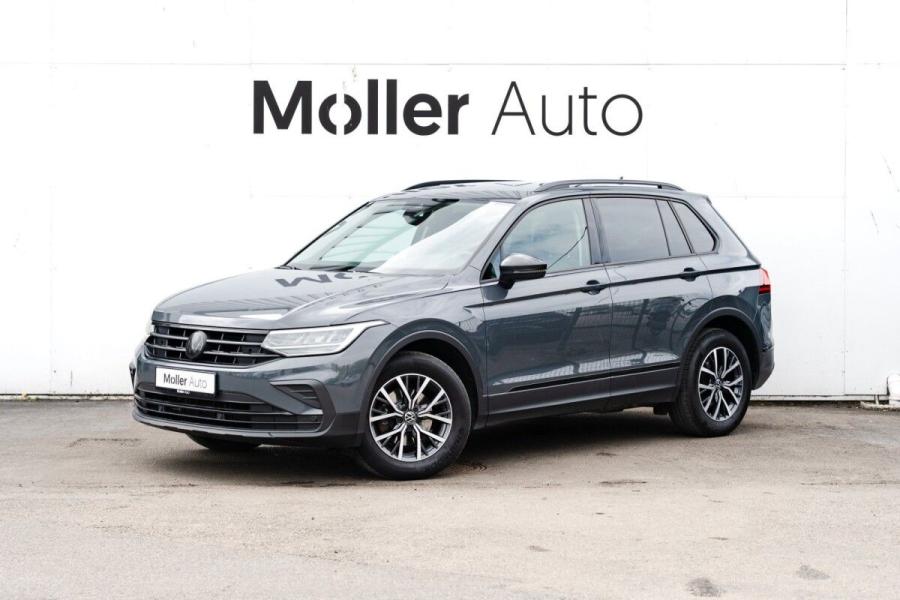 Pelēks Volkswagen Tiguan 2022 Rīga, ar dzinēja tilpumu 2.00 L un nobraukumu 92 tūkst. km par 21850 €, foto 1 vietnē AUTOMOTO.COM.LV