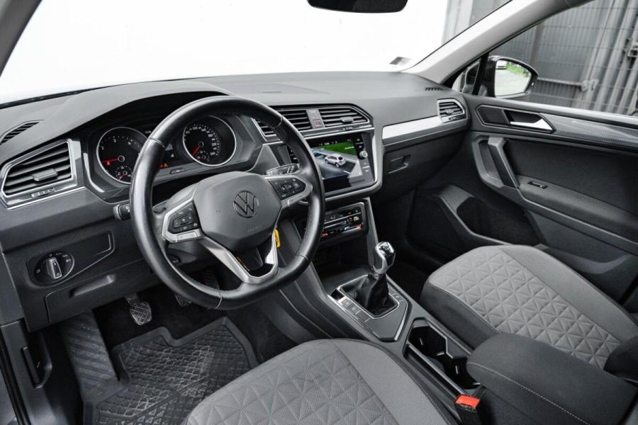 Pelēks Volkswagen Tiguan 2022 Rīga, ar dzinēja tilpumu 2.00 L un nobraukumu 92 tūkst. km par 21850 €, foto 9 vietnē AUTOMOTO.COM.LV