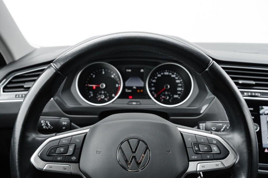 Pelēks Volkswagen Tiguan 2022 Rīga, ar dzinēja tilpumu 2.00 L un nobraukumu 92 tūkst. km par 21850 €, foto 10 vietnē AUTOMOTO.COM.LV