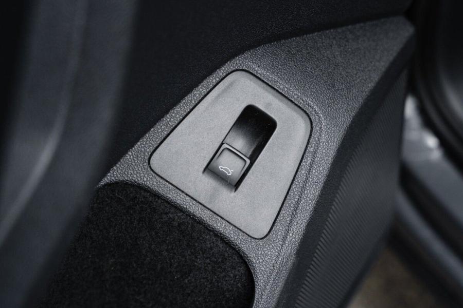 Pelēks Volkswagen Tiguan 2022 Rīga, ar dzinēja tilpumu 2.00 L un nobraukumu 92 tūkst. km par 21850 €, foto 14 vietnē AUTOMOTO.COM.LV