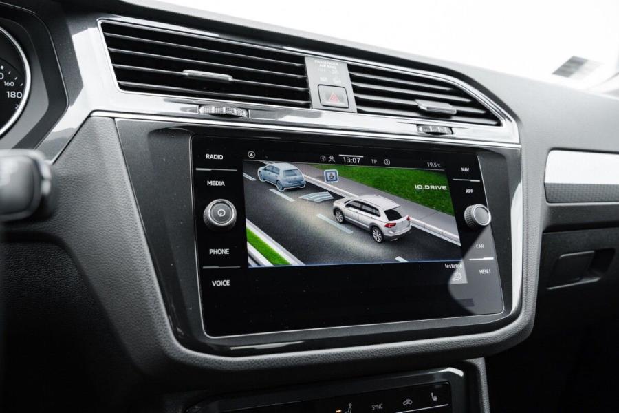 Pelēks Volkswagen Tiguan 2022 Rīga, ar dzinēja tilpumu 2.00 L un nobraukumu 92 tūkst. km par 21850 €, foto 19 vietnē AUTOMOTO.COM.LV
