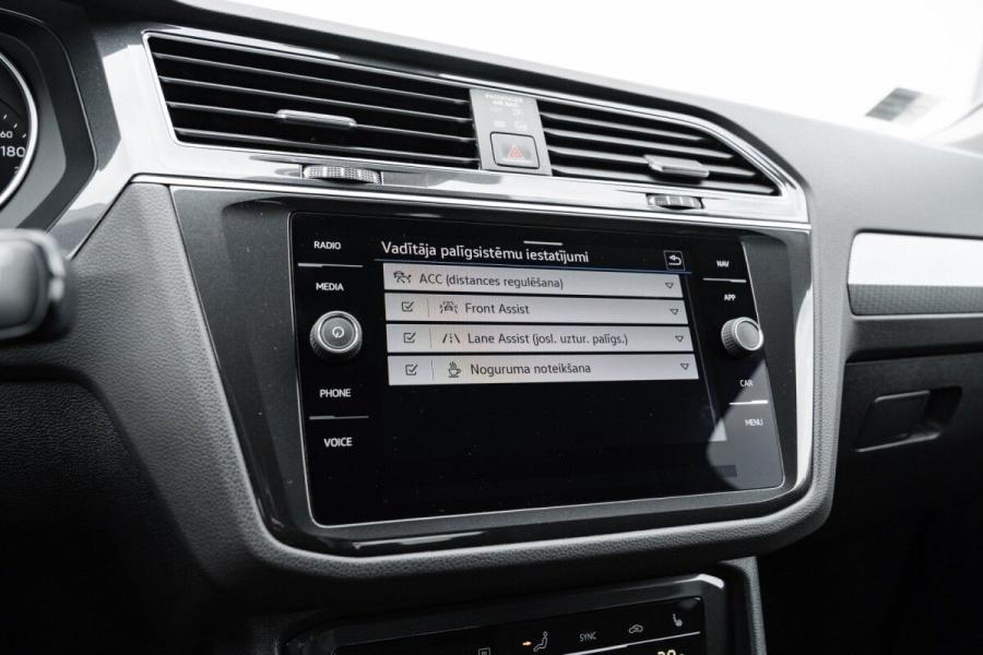 Pelēks Volkswagen Tiguan 2022 Rīga, ar dzinēja tilpumu 2.00 L un nobraukumu 92 tūkst. km par 21850 €, foto 20 vietnē AUTOMOTO.COM.LV