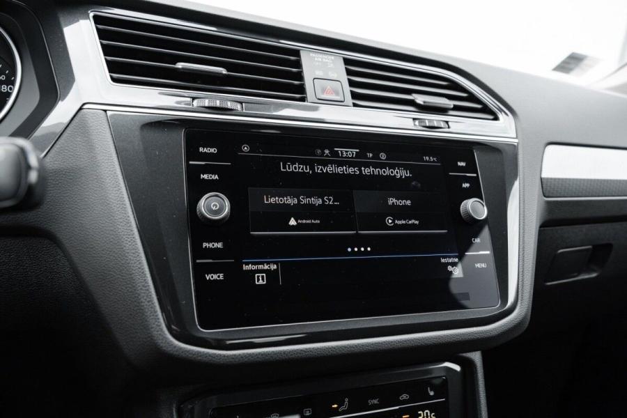 Pelēks Volkswagen Tiguan 2022 Rīga, ar dzinēja tilpumu 2.00 L un nobraukumu 92 tūkst. km par 21850 €, foto 21 vietnē AUTOMOTO.COM.LV