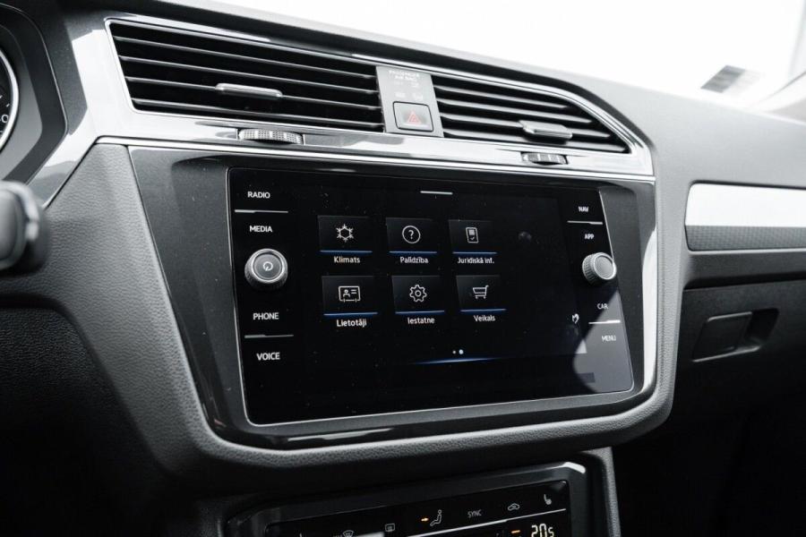 Pelēks Volkswagen Tiguan 2022 Rīga, ar dzinēja tilpumu 2.00 L un nobraukumu 92 tūkst. km par 21850 €, foto 22 vietnē AUTOMOTO.COM.LV