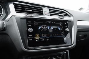 Pelēks Volkswagen Tiguan 2022 Rīga, ar dzinēja tilpumu 2.00 L un nobraukumu 92 tūkst. km par 21850 €, foto 23 vietnē AUTOMOTO.COM.LV