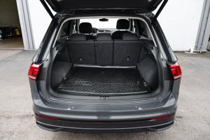Pelēks Volkswagen Tiguan 2022 Rīga, ar dzinēja tilpumu 2.00 L un nobraukumu 92 tūkst. km par 21850 €, foto 27 vietnē AUTOMOTO.COM.LV