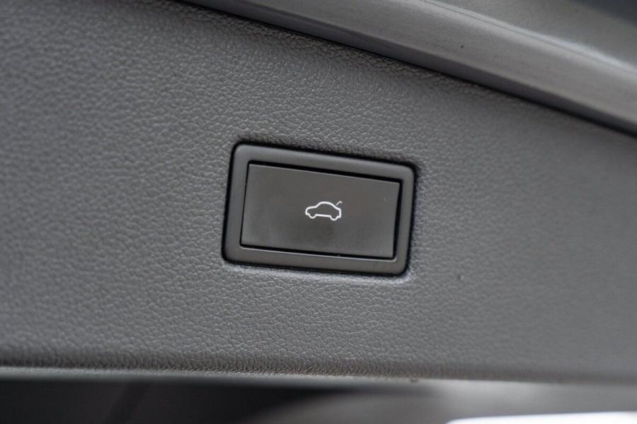 Pelēks Volkswagen Tiguan 2022 Rīga, ar dzinēja tilpumu 2.00 L un nobraukumu 92 tūkst. km par 21850 €, foto 28 vietnē AUTOMOTO.COM.LV