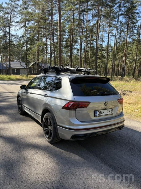 Grey Volkswagen Tiguan 2022 in Riga, with an engine capacity of 2.00 L and mileage of 86 thousand km for 29500 €, photo 3 on AUTOMOTO.COM.LV