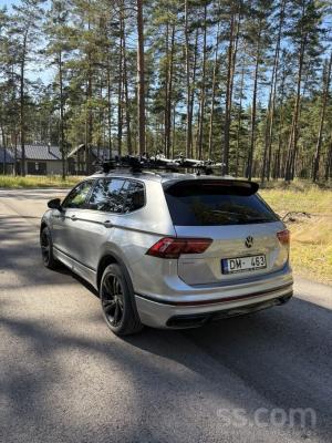 Pelēks Volkswagen Tiguan 2022 Rīga, ar dzinēja tilpumu 2.00 L un nobraukumu 86 tūkst. km par 29500 €, foto 4 vietnē AUTOMOTO.COM.LV