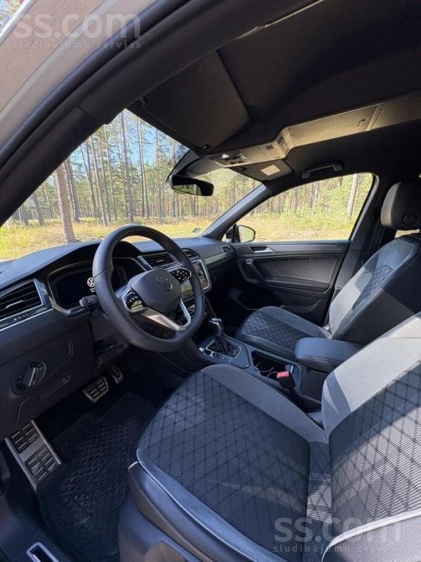 Grey Volkswagen Tiguan 2022 in Riga, with an engine capacity of 2.00 L and mileage of 86 thousand km for 29500 €, photo 4 on AUTOMOTO.COM.LV
