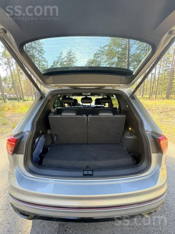 Grey Volkswagen Tiguan 2022 in Riga, with an engine capacity of 2.00 L and mileage of 86 thousand km for 29500 €, photo 9 on AUTOMOTO.COM.LV