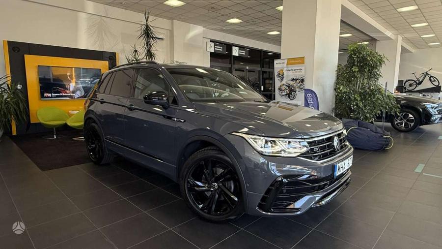 Grey Volkswagen Tiguan 2022 in Vilnius, with an engine capacity of 1.50 L and mileage of 38 thousand km for 28888 €, photo 8 on AUTOMOTO.COM.LV