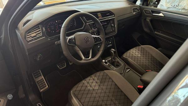 Grey Volkswagen Tiguan 2022 in Vilnius, with an engine capacity of 1.50 L and mileage of 38 thousand km for 28888 €, photo 9 on AUTOMOTO.COM.LV