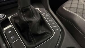 Grey Volkswagen Tiguan 2022 in Vilnius, with an engine capacity of 1.50 L and mileage of 38 thousand km for 28888 €, photo 20 on AUTOMOTO.COM.LV