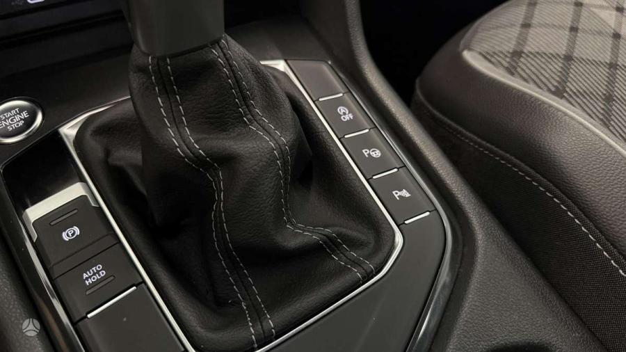 Grey Volkswagen Tiguan 2022 in Vilnius, with an engine capacity of 1.50 L and mileage of 38 thousand km for 28888 €, photo 20 on AUTOMOTO.COM.LV