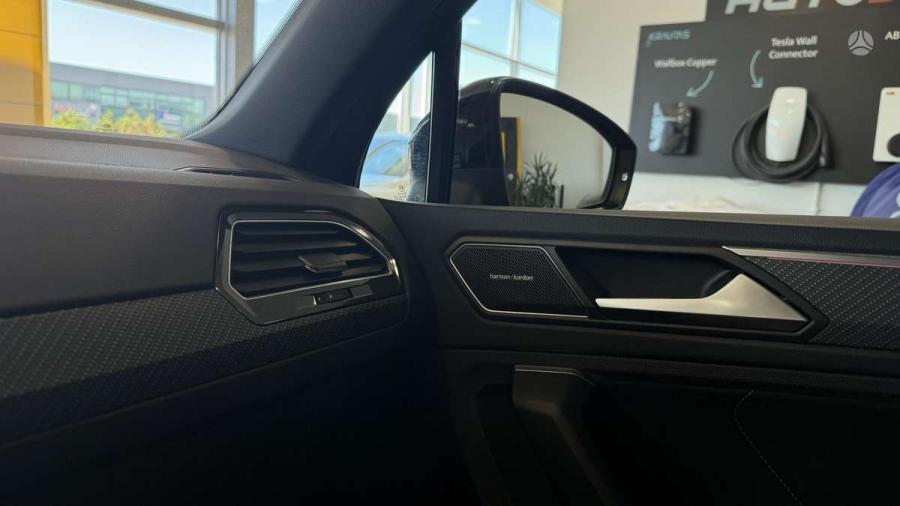Grey Volkswagen Tiguan 2022 in Vilnius, with an engine capacity of 1.50 L and mileage of 38 thousand km for 28888 €, photo 22 on AUTOMOTO.COM.LV