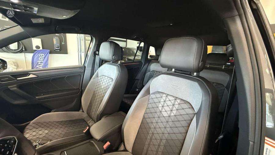 Grey Volkswagen Tiguan 2022 in Vilnius, with an engine capacity of 1.50 L and mileage of 38 thousand km for 28888 €, photo 28 on AUTOMOTO.COM.LV