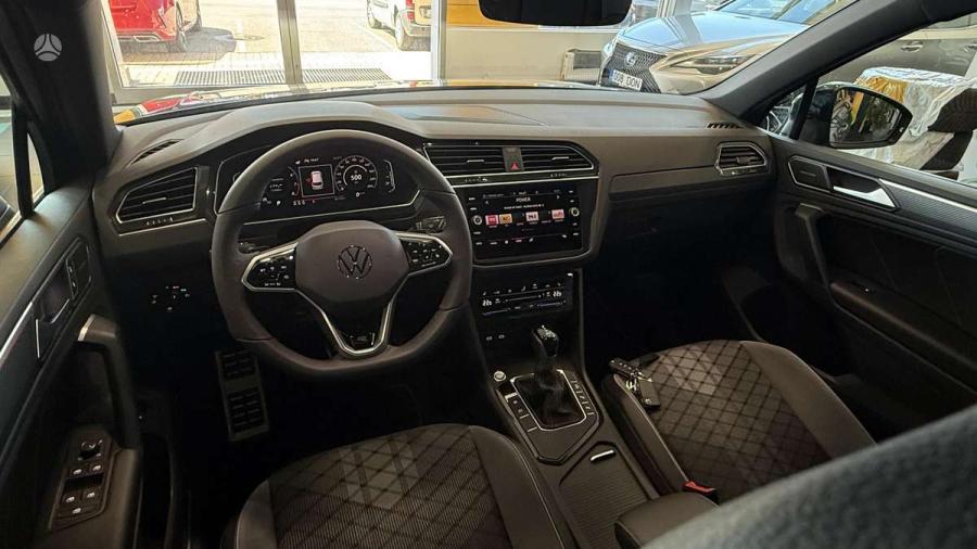 Grey Volkswagen Tiguan 2022 in Vilnius, with an engine capacity of 1.50 L and mileage of 38 thousand km for 28888 €, photo 29 on AUTOMOTO.COM.LV