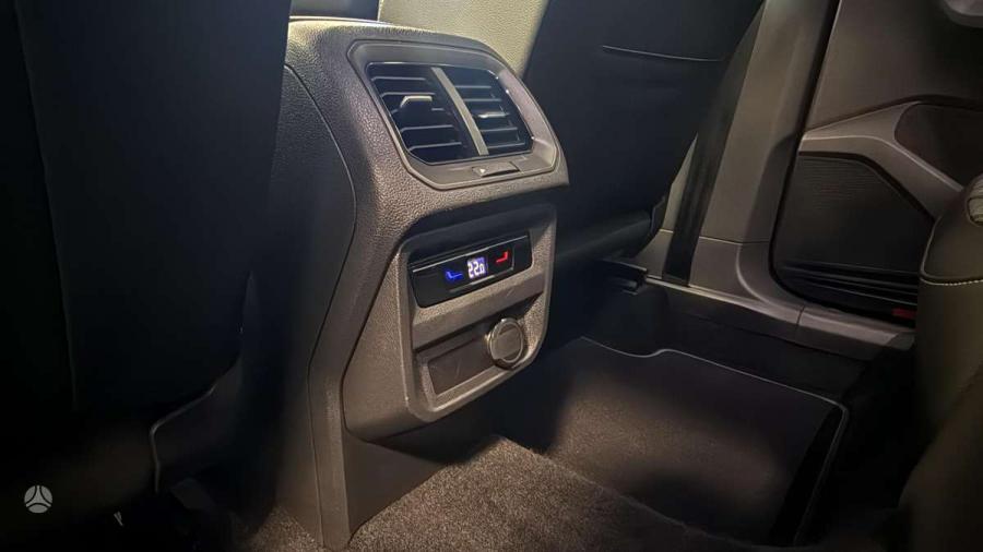 Grey Volkswagen Tiguan 2022 in Vilnius, with an engine capacity of 1.50 L and mileage of 38 thousand km for 28888 €, photo 31 on AUTOMOTO.COM.LV