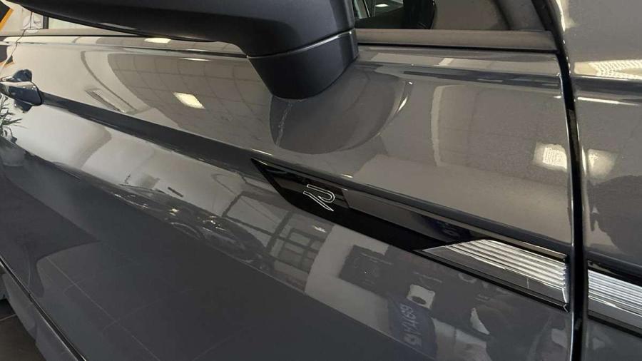 Grey Volkswagen Tiguan 2022 in Vilnius, with an engine capacity of 1.50 L and mileage of 38 thousand km for 28888 €, photo 37 on AUTOMOTO.COM.LV