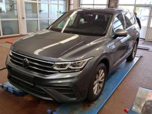 Pelēks Volkswagen Tiguan 2022 Viļņa, ar dzinēja tilpumu 1.50 L un nobraukumu 39 tūkst. km par 28545 €, foto  vietnē AUTOMOTO.COM.LV
