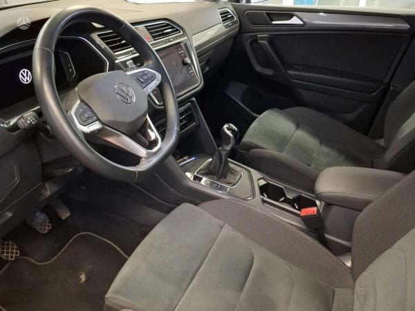 Pelēks Volkswagen Tiguan 2022 Viļņa, ar dzinēja tilpumu 1.50 L un nobraukumu 39 tūkst. km par 28545 €, foto 6 vietnē AUTOMOTO.COM.LV