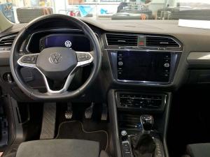 Pelēks Volkswagen Tiguan 2022 Viļņa, ar dzinēja tilpumu 1.50 L un nobraukumu 39 tūkst. km par 28545 €, foto 8 vietnē AUTOMOTO.COM.LV