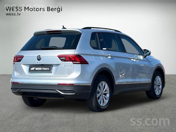 Grey Volkswagen Tiguan 2022 in Riga, with an engine capacity of 1.40 L and mileage of 45 thousand km for 26990 €, photo 2 on AUTOMOTO.COM.LV