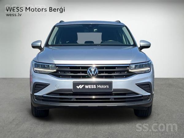 Grey Volkswagen Tiguan 2022 in Riga, with an engine capacity of 1.40 L and mileage of 45 thousand km for 26990 €, photo 5 on AUTOMOTO.COM.LV